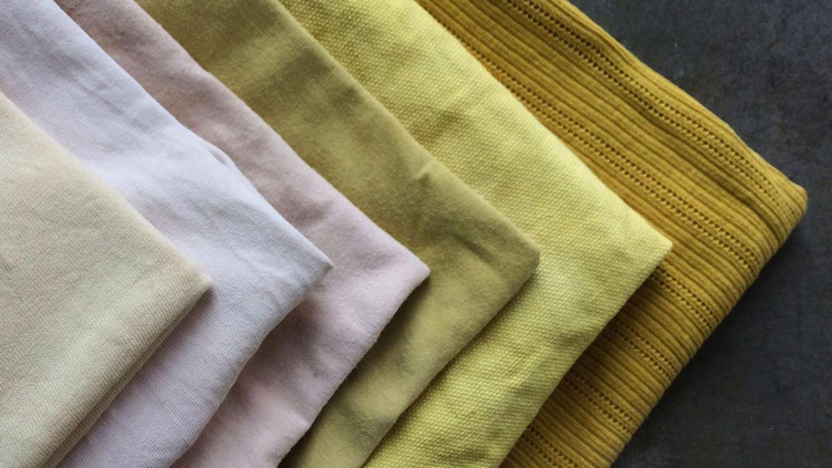 Sådan farver du tøj med naturens farver | Samvirke