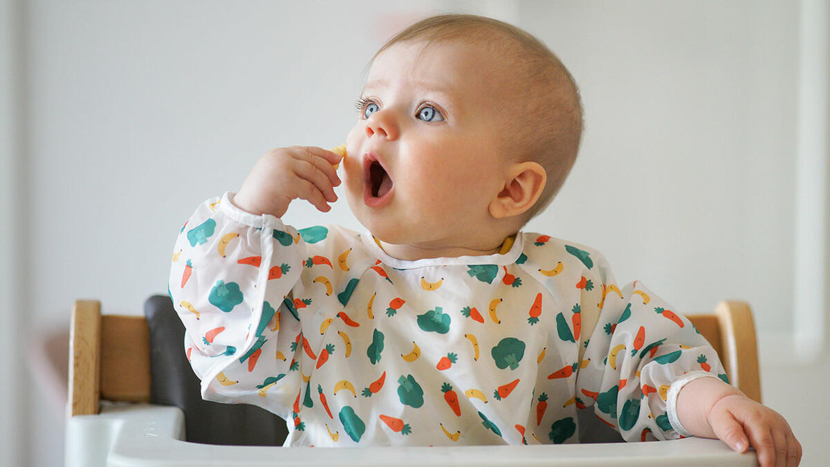 7 vigtige grunde til at lade babyen spise med fingrene | Samvirke