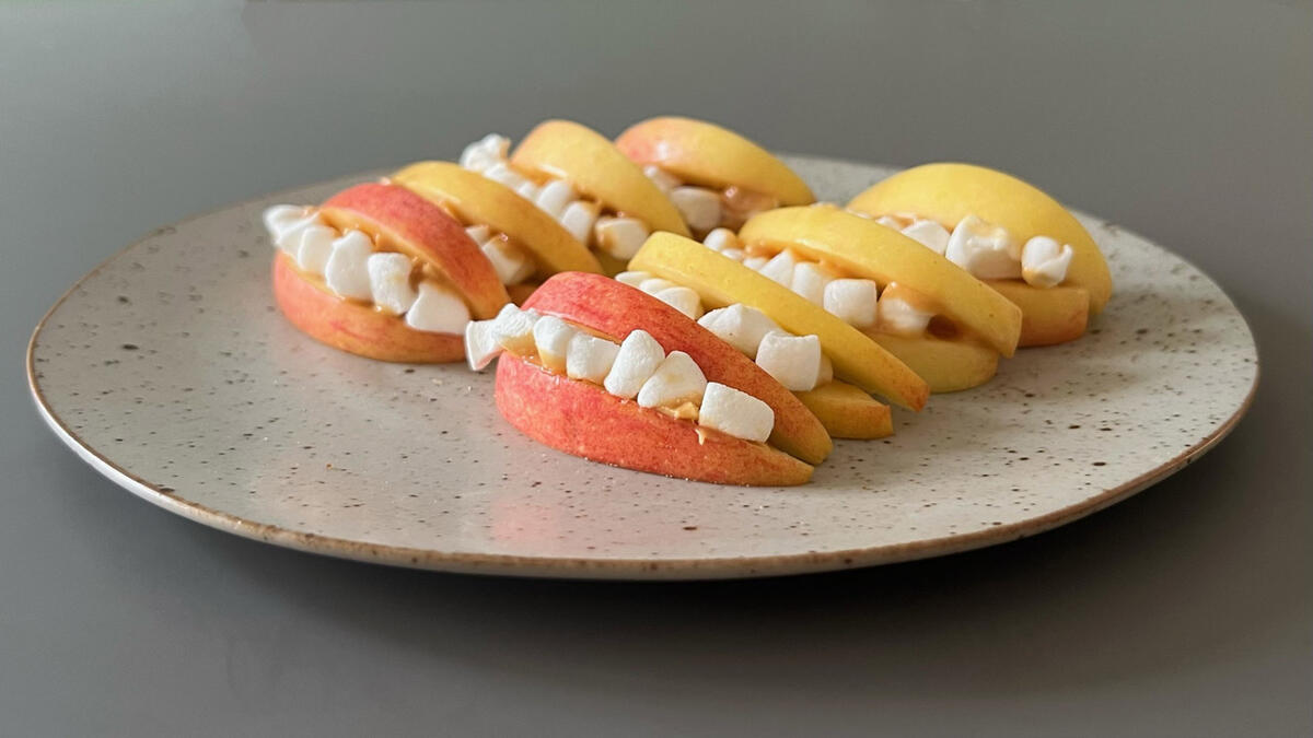 Nem halloween-hapser: Gebis af æble og skumfiduser | Samvirke