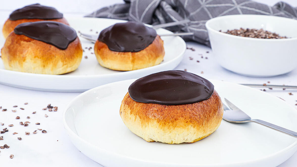 11 opskrifter på lækre fastelavnsboller, du selv kan bage derhjemme ...