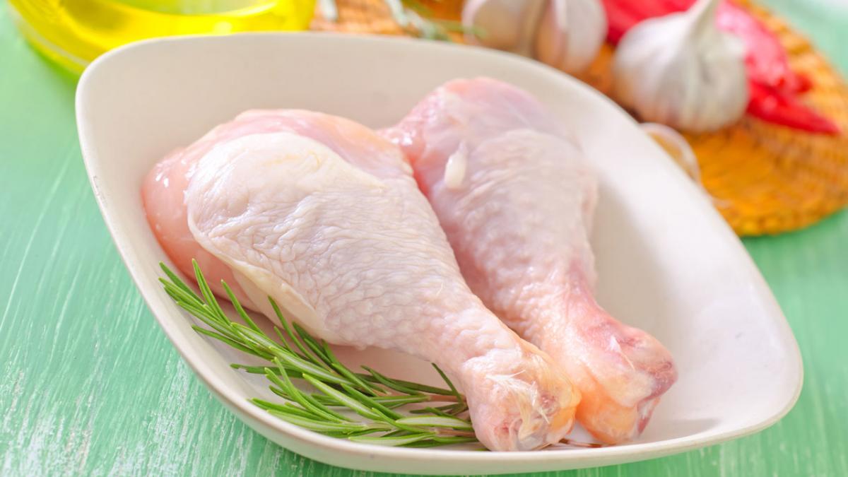 Sådan steger du kylling fra lår til vinge | Samvirke